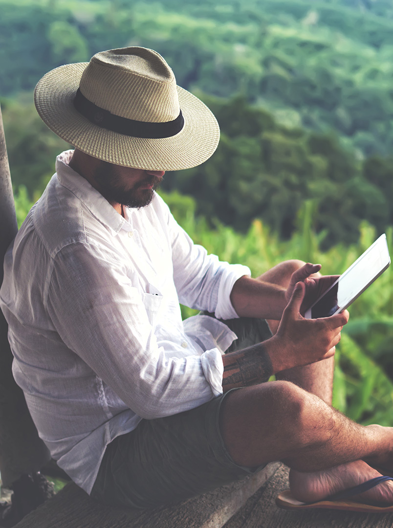 Diferencias y semejanzas entre Emaze y Prezi. on emaze